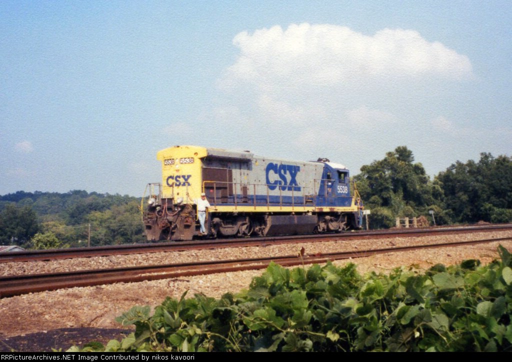 CSX 5538 tying up at Pulaski Street